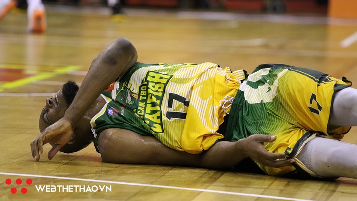 Cập nhật tình hình chấn thương của DeAngelo Hamilton và Tâm Đinh