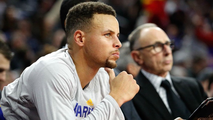 Under Armour có thể mất Stephen Curry vì Donald Trump
