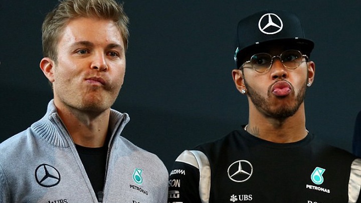 Hamilton sắm kính “độc” trước mùa F1