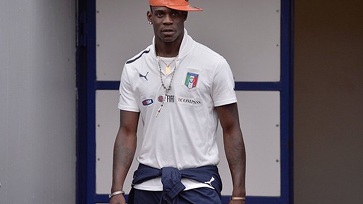 Cuộc sống của Balotelli ở Milan: Ngày ăn chay, đêm ngồi thiền