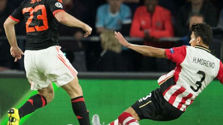 Hector Moreno “đốn” gãy giò Luke Shaw: “Trọng tài mắc lỗi nặng”