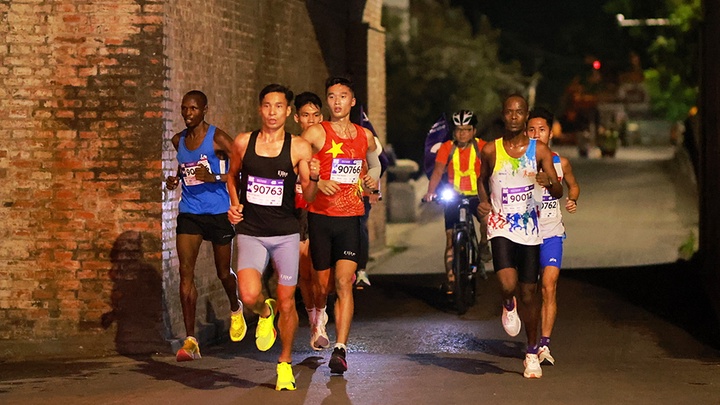 Nguyễn Văn Lai “rơi cúp” tại giải marathon Huế