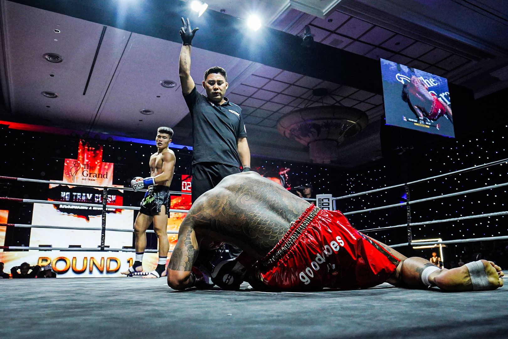 Kiều Duy Quân đấm gục kickboxer bất bại Hàn Quốc chỉ sau 1 phút