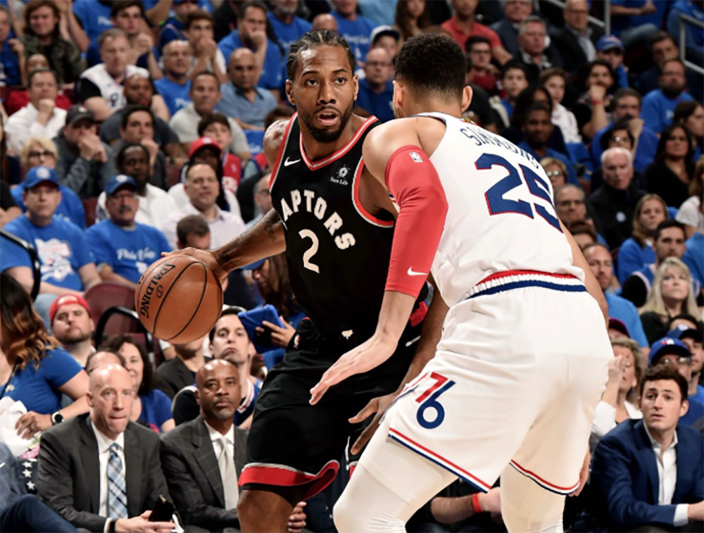 Vẫn mang đội bóng 1 người đến Philly, Toronto Raptors ăn hành ngập mồm ...